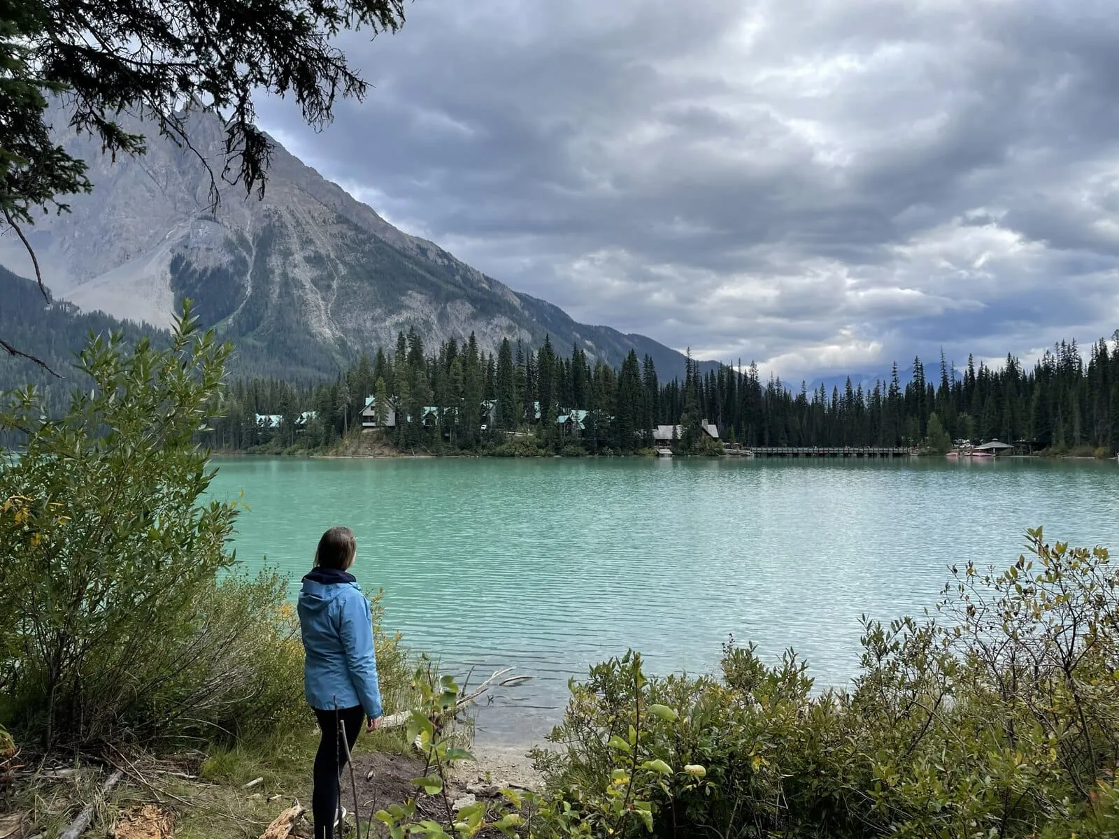 Emerald Lake: The Ultimate Guide to Visiting this Unforgettable Spot
