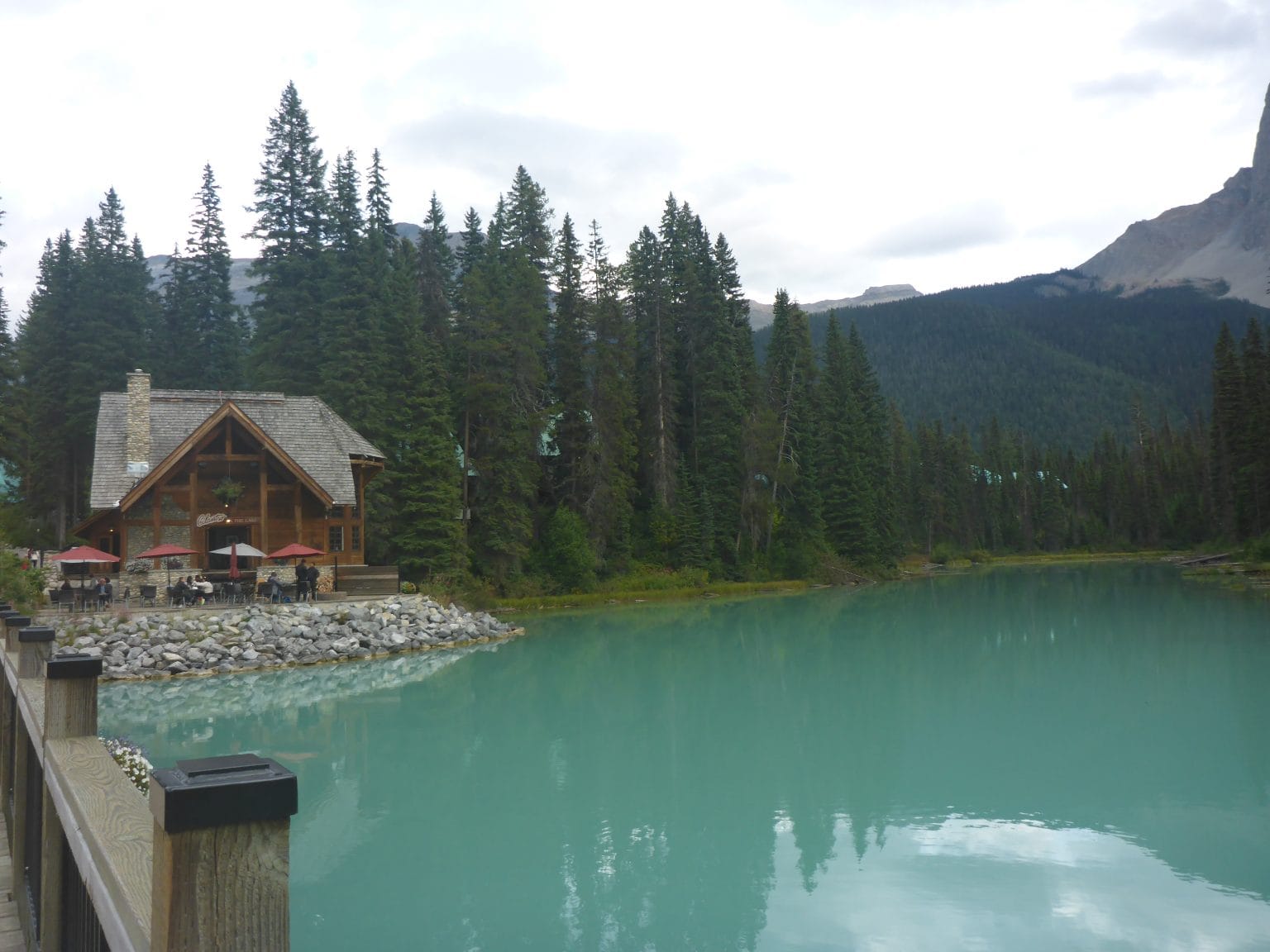 Emerald Lake: The Ultimate Guide to Visiting this Unforgettable Spot