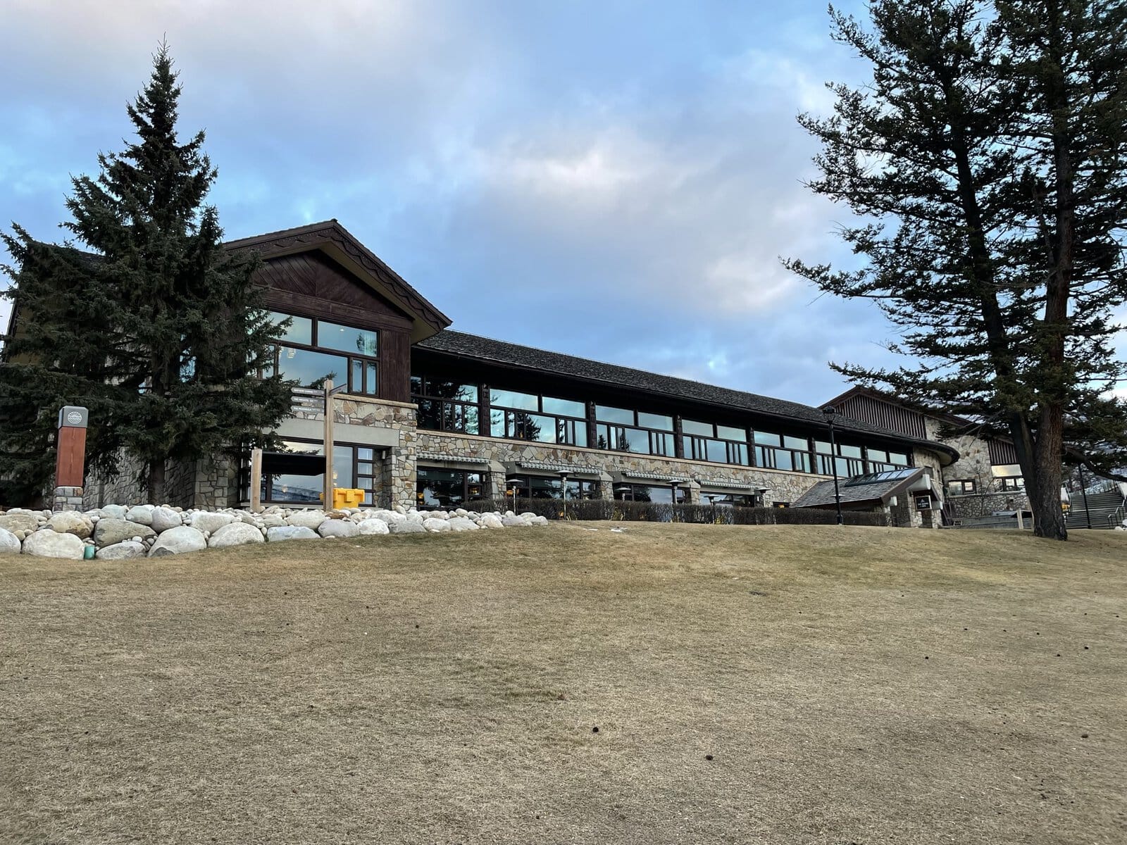 Best Places to Stay in Jasper National Park: The Ultimate Accommodation ...